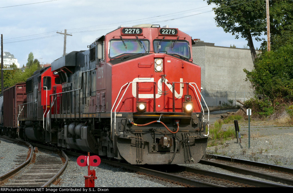 CN 2276 South oil train at Bayside